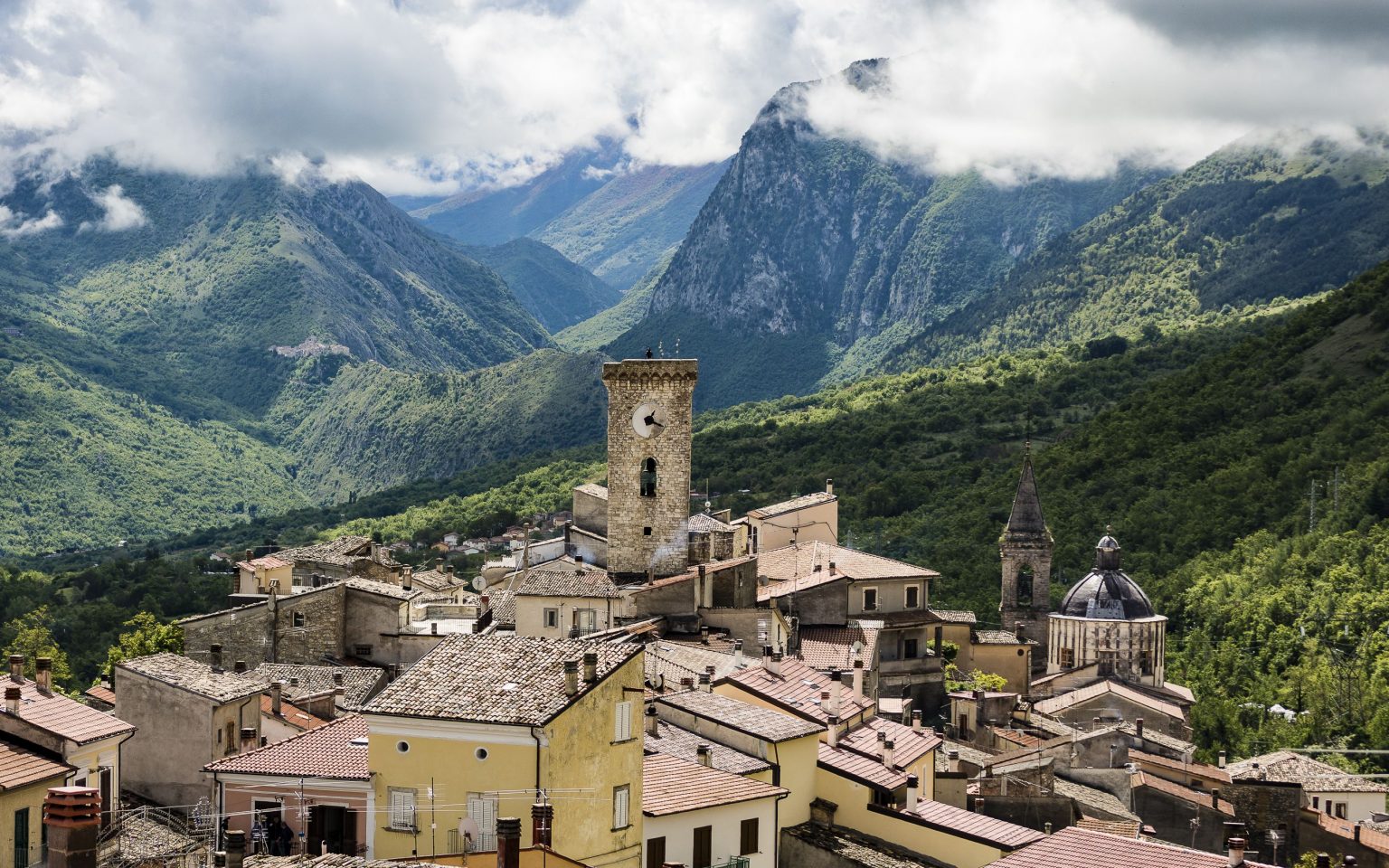 1. Cocullo - Molise Tour & Omega Travel