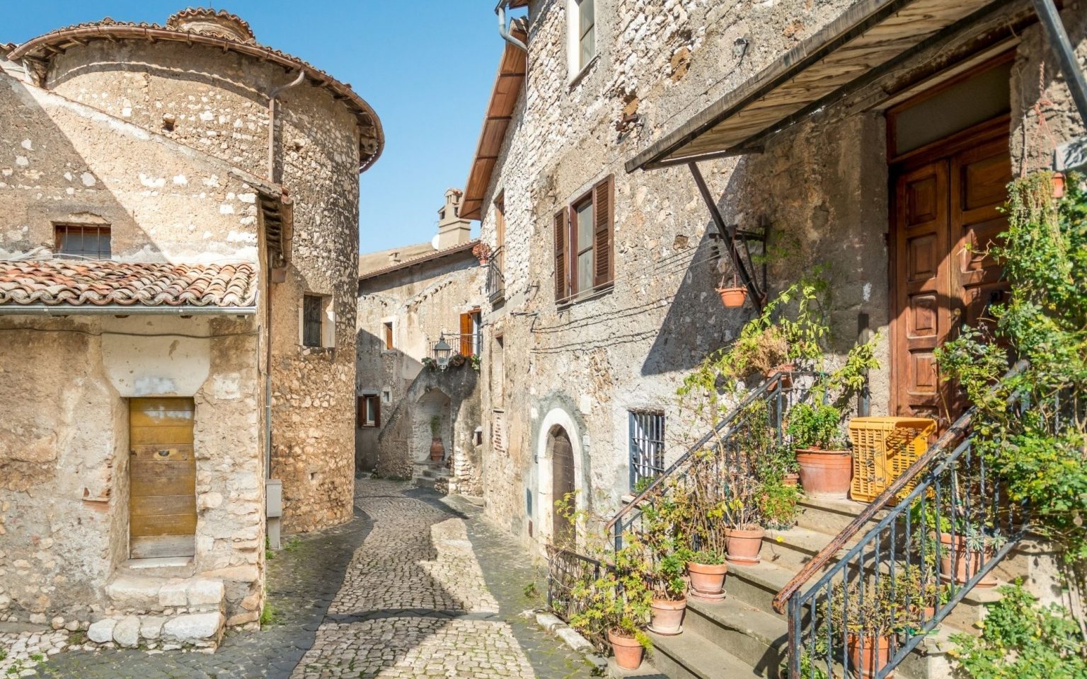 14. Sermoneta - Molise Tour & Omega Travel