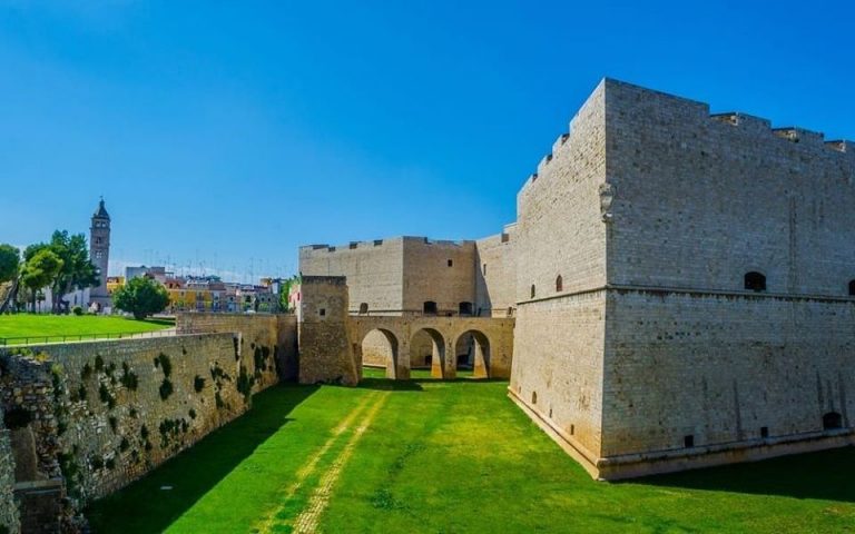 Bari - Castello Svevo 2 - Molise Tour & Omega Travel